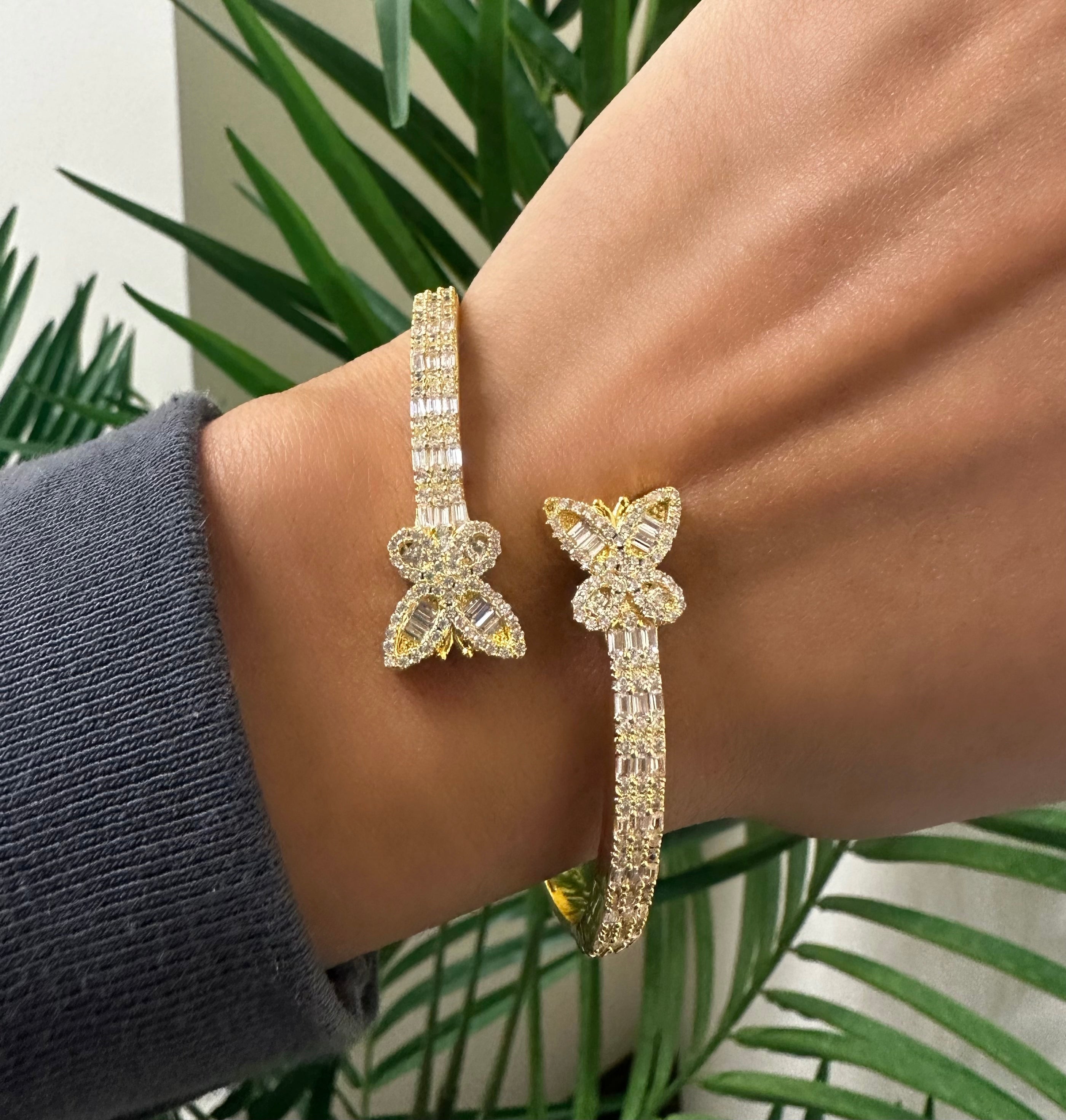 Butterfly Bangle – CharmBox