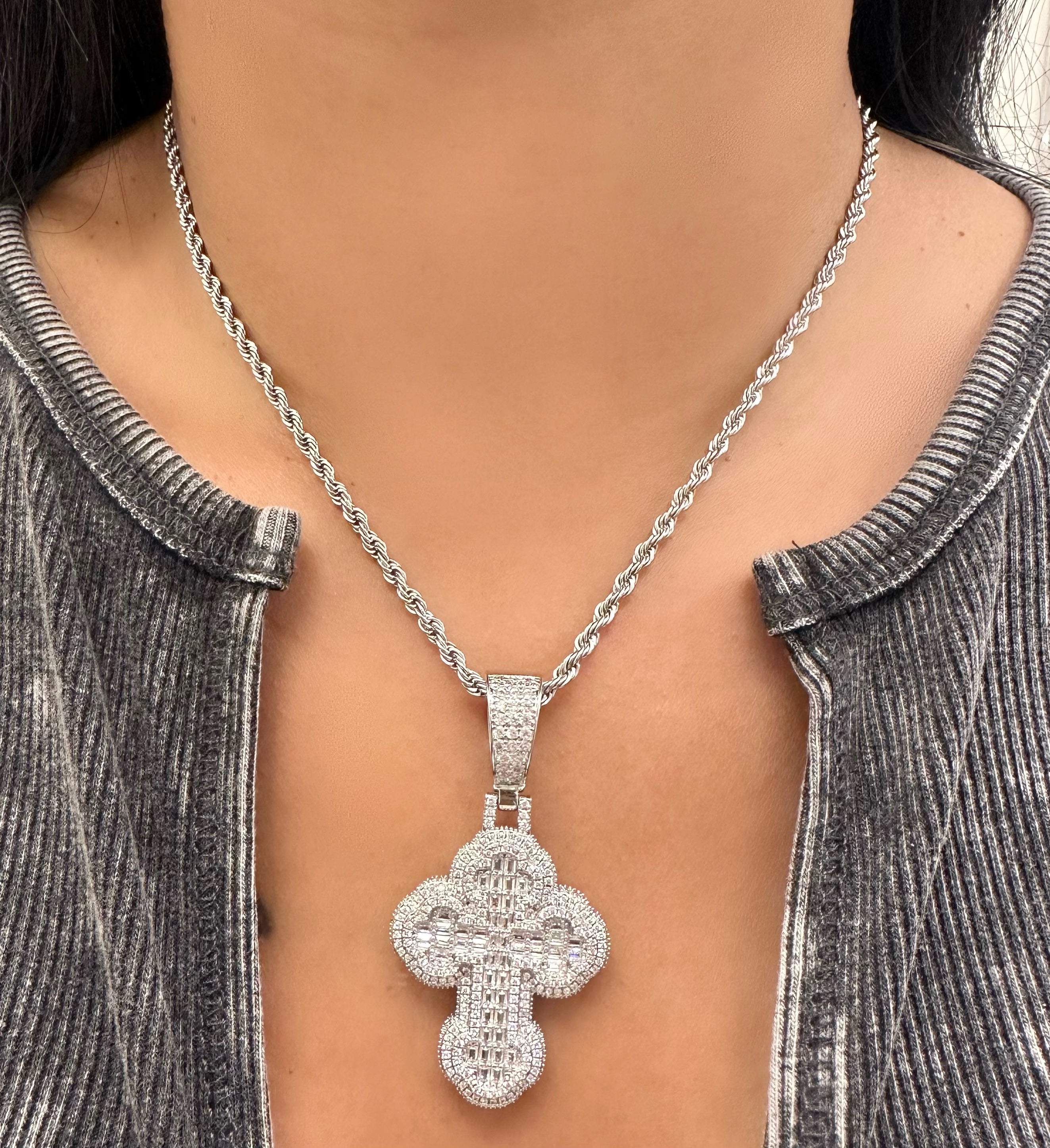 Chrome Cross Pendant – CharmBox