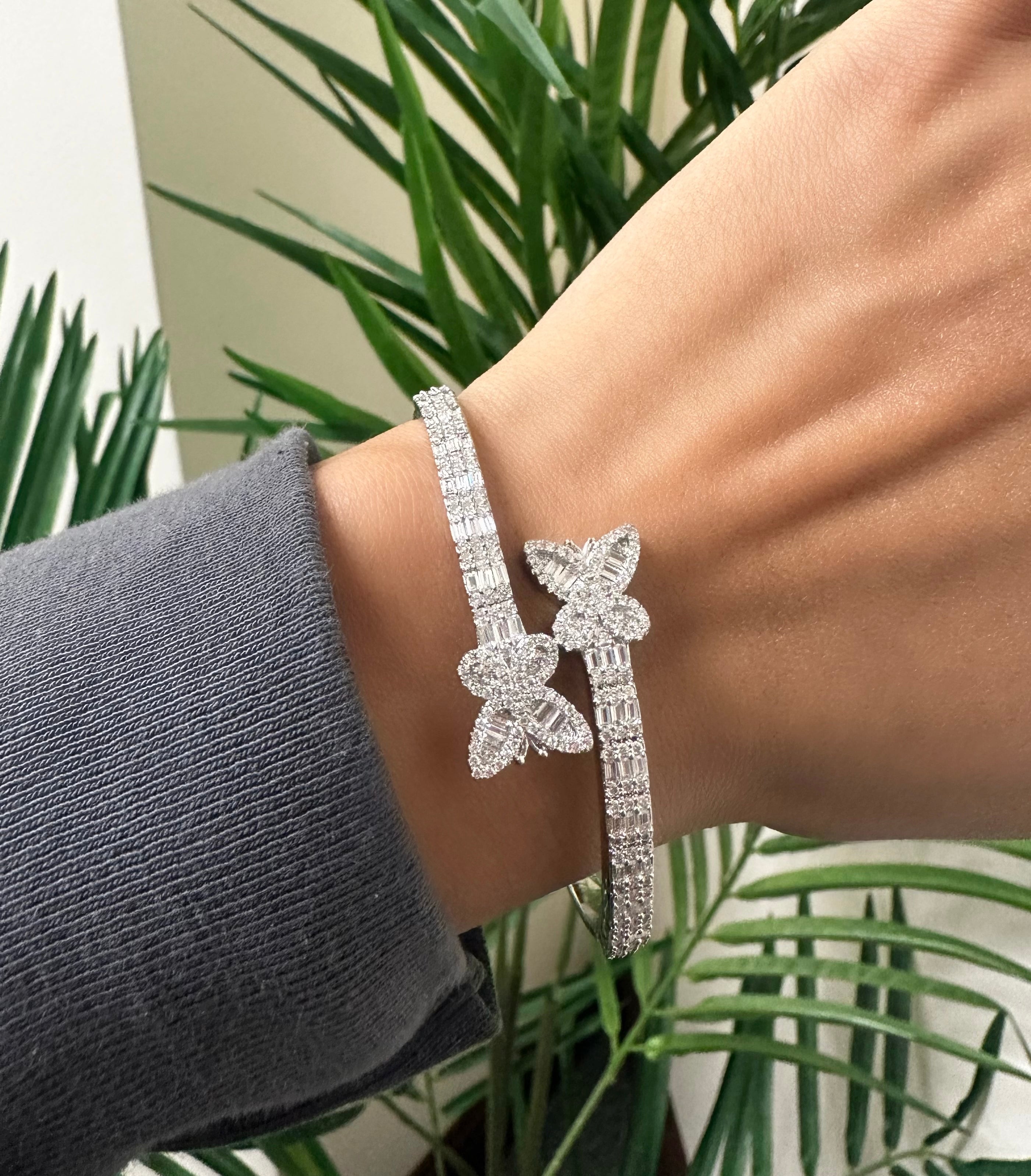 Butterfly Bangle – CharmBox